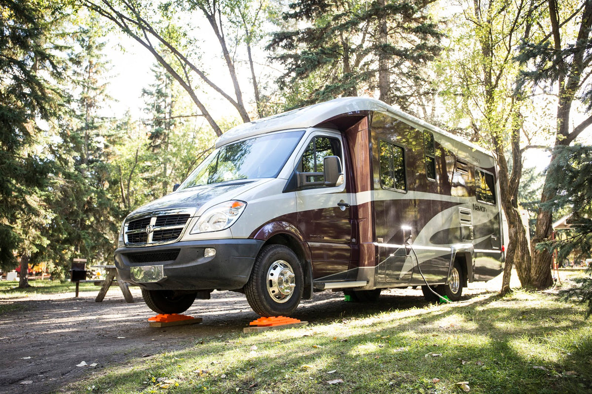 10 MORE Great US RV Dealerships That Carry the Orange - Lynx Levelers ...